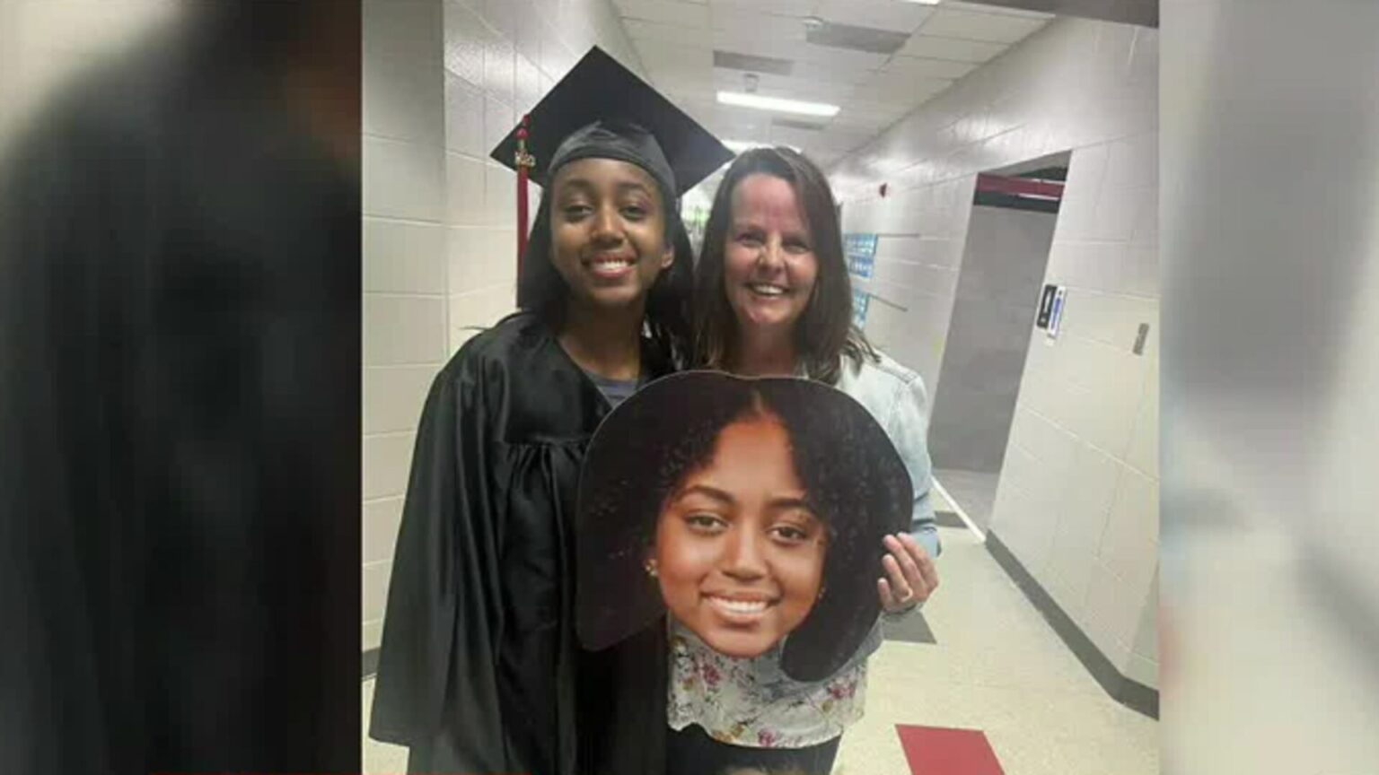 15-Year-Old Girl Graduates as the Youngest Ever Valedictorian at ...